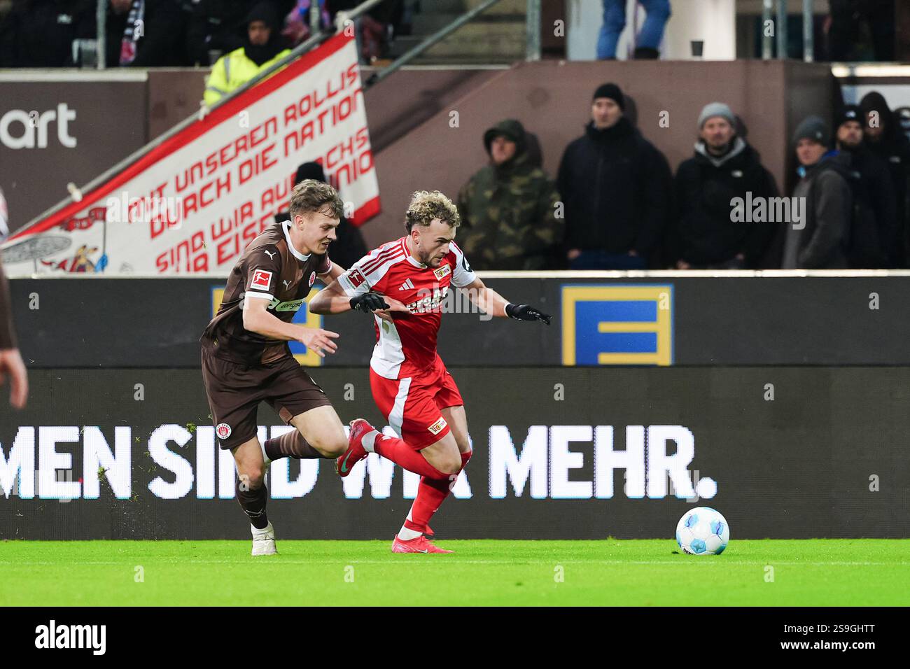 David Nemeth (FC St. Pauli, #04), Benedikt Hollerbach (1. FC Union ...