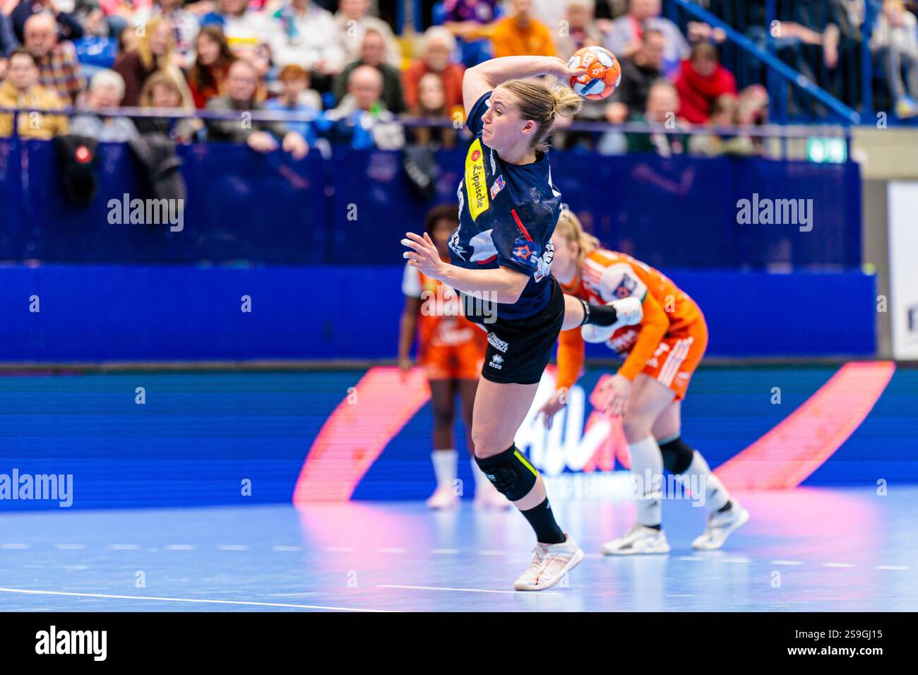 Maxi Muehlner (HSG Blomberg-Lippe, #19) beim Siebenmeter / 7 Meter Wurf GER, HSG Blomberg-Lippe ...