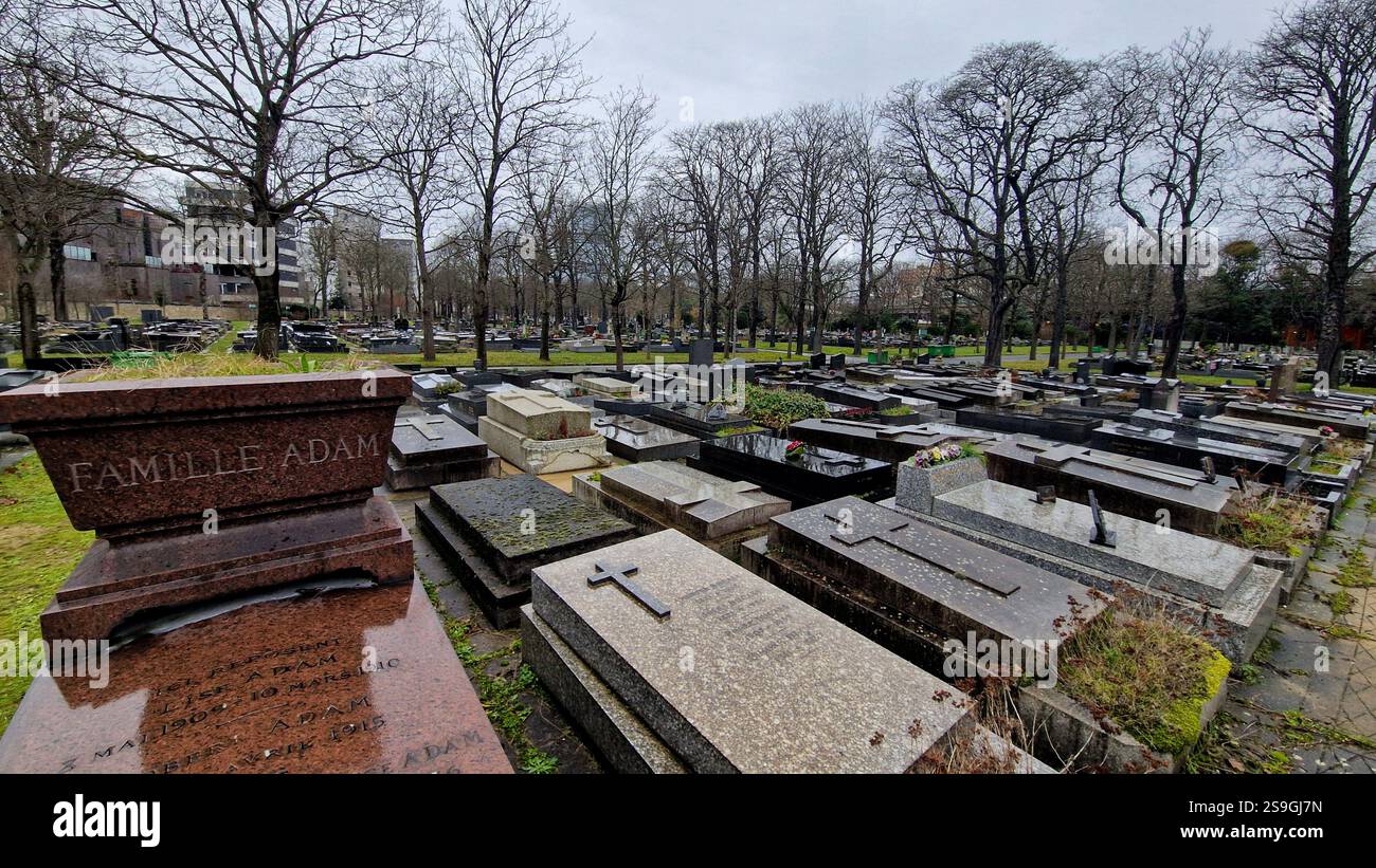 Batignolles cemetery hi-res stock photography and images - Alamy