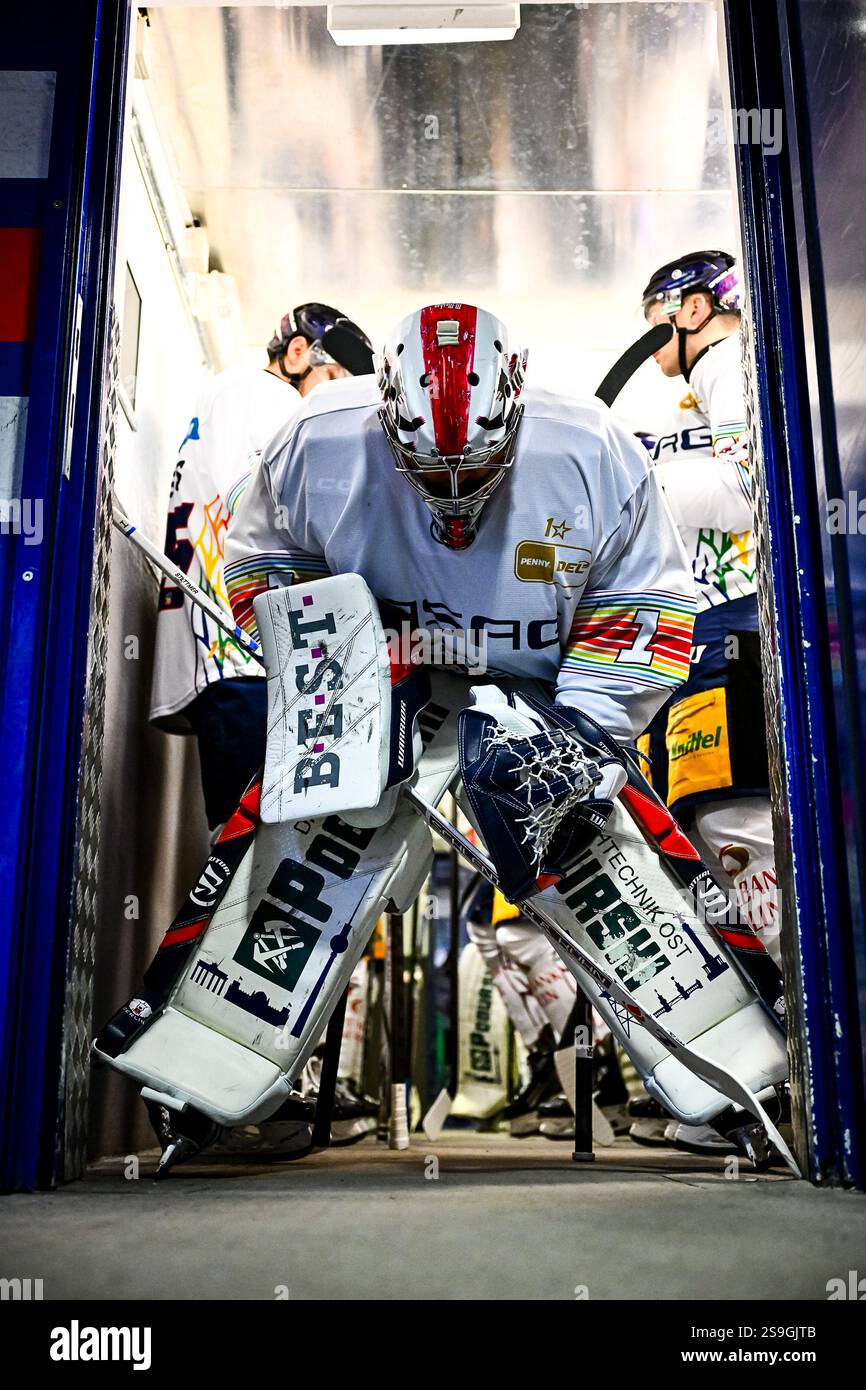 Jonas Stettmer (Eisbaeren Berlin, #1), GER, Iserlohn Roosters vs ...