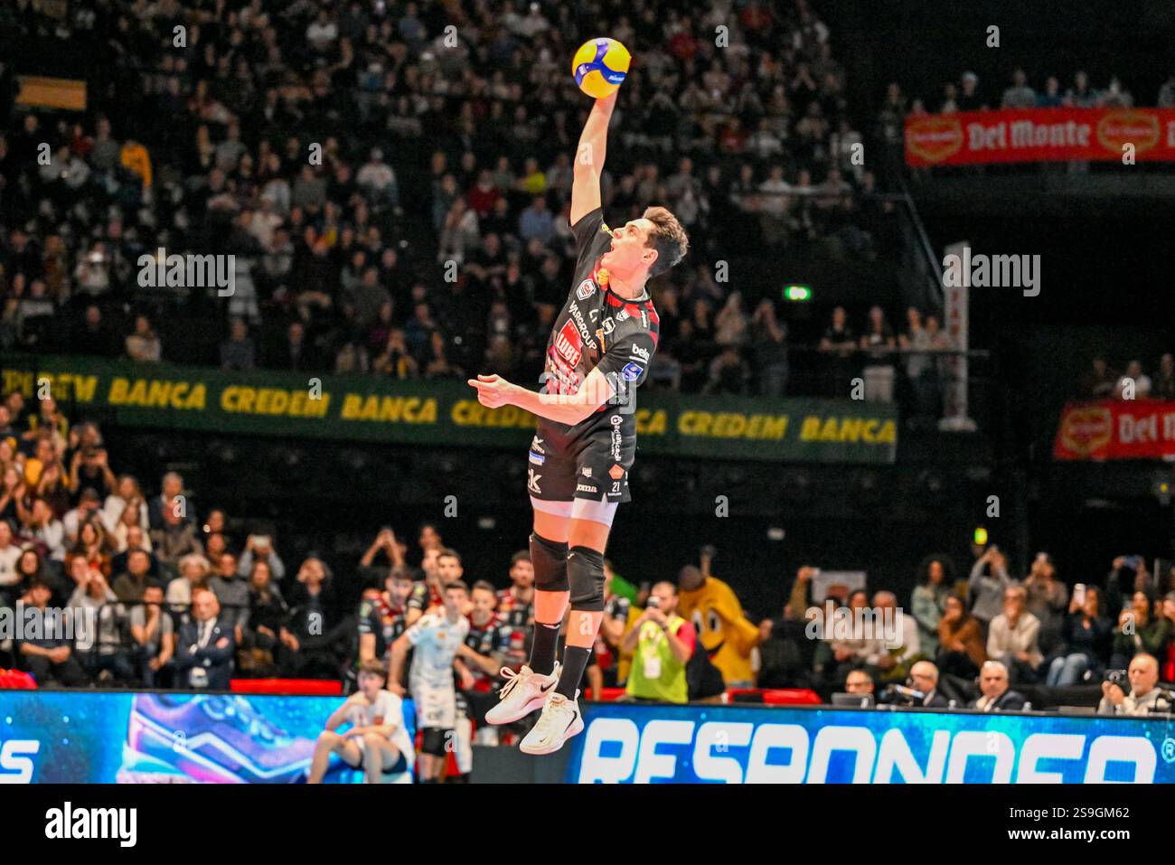 Verona vs bologna 2025 26 hi-res stock photography and images - Alamy