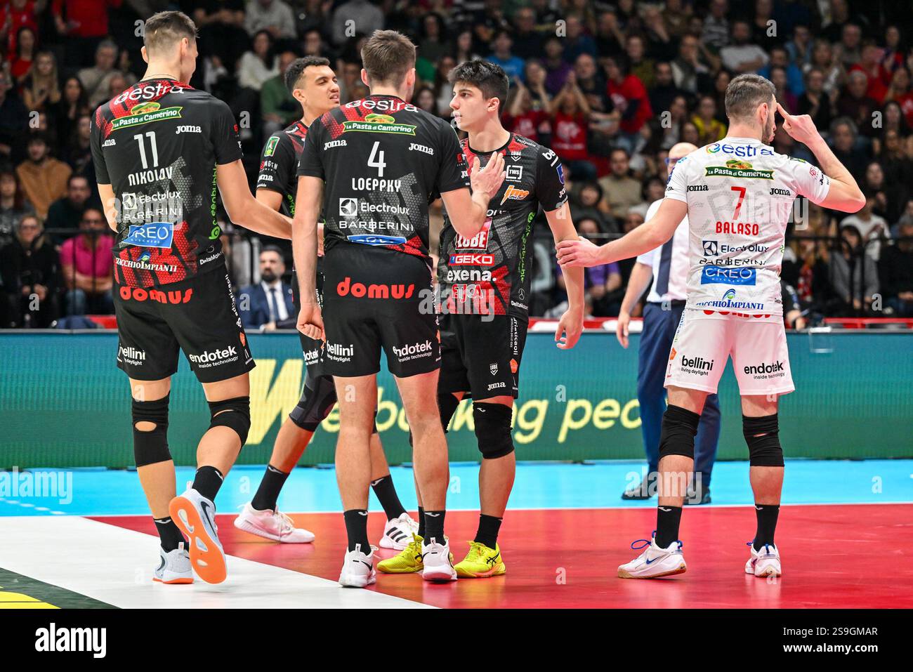 Verona vs bologna 2025 26 hi-res stock photography and images - Alamy