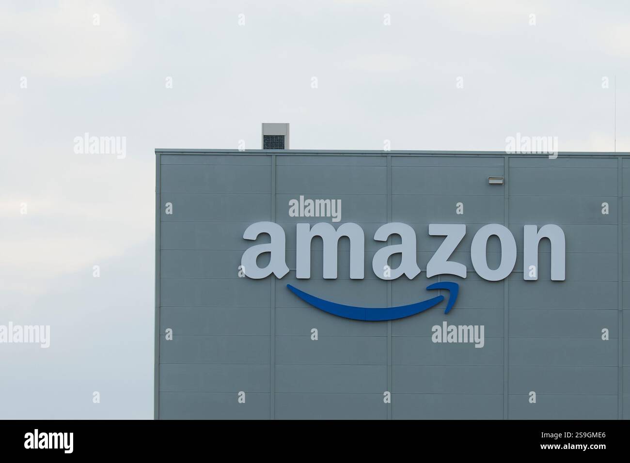 Logo gigante hi-res stock photography and images - Alamy