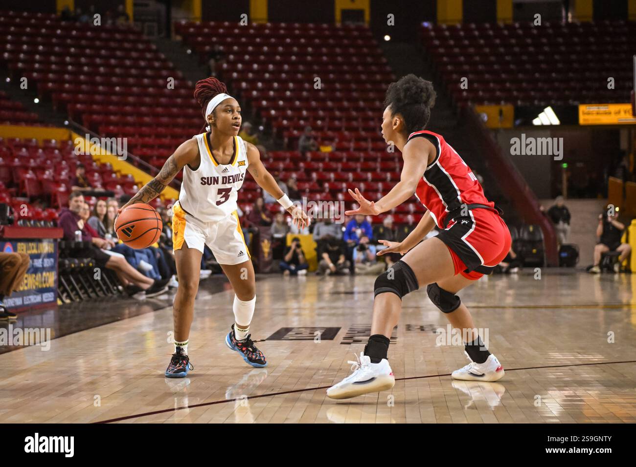 Arizona State Sun Devils guard Tyi Skinner (3) drives toward the basket ...