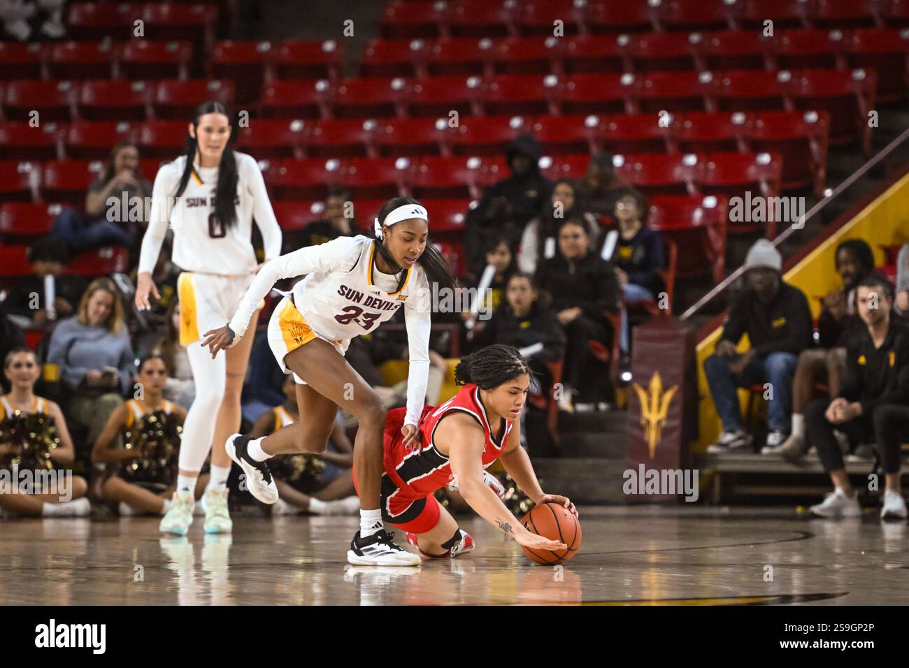 Cincinnati Bearcats forward Jillian Hayes (20) loses the ball in the ...