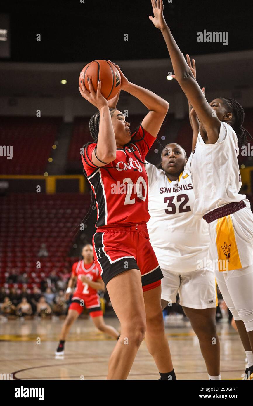 Cincinnati Bearcats forward Jillian Hayes (20) attempts a shot in the ...