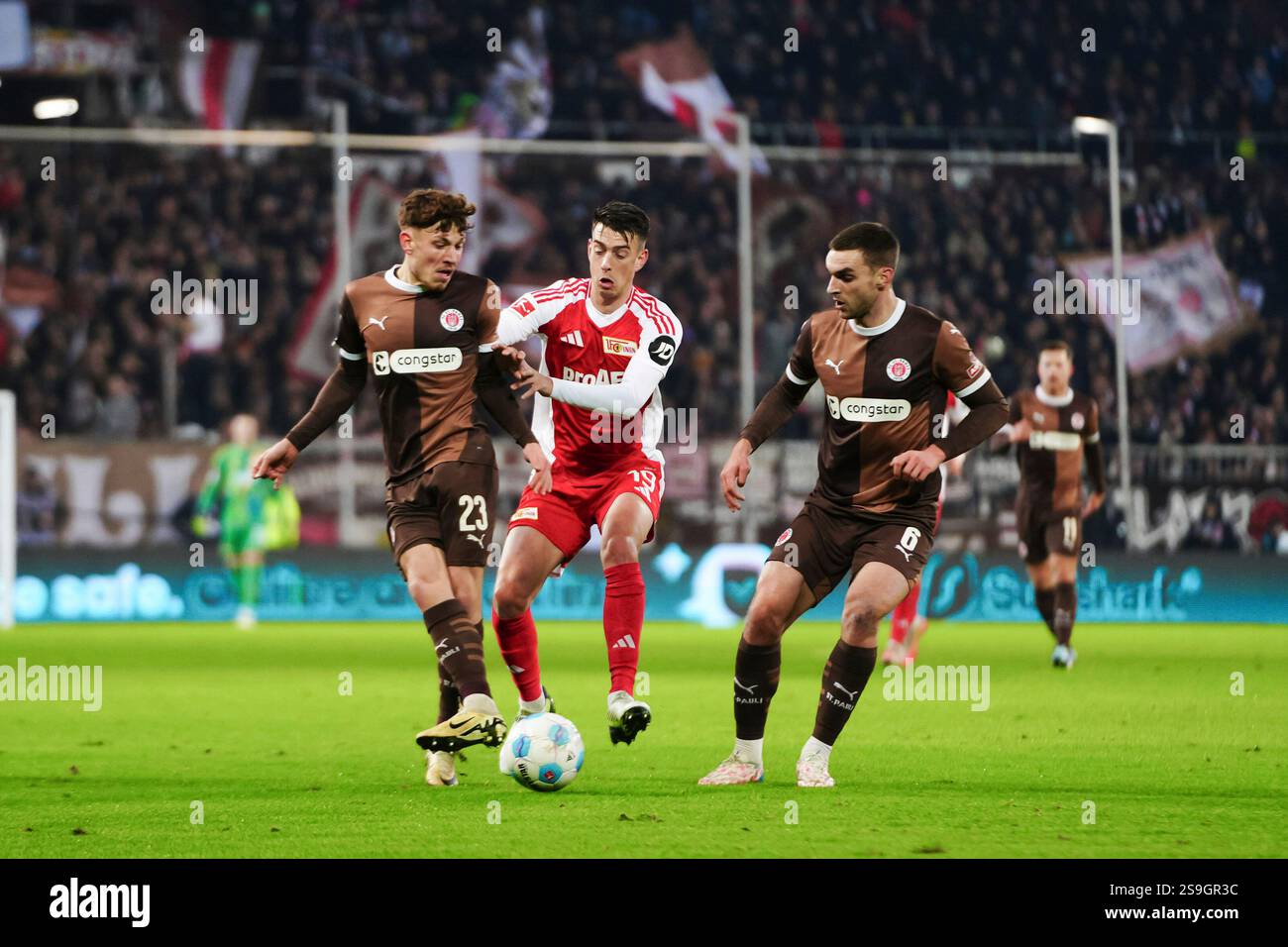 Philipp Treu (FC St. Pauli, #23), Janik Haberer (1. FC Union Berlin ...