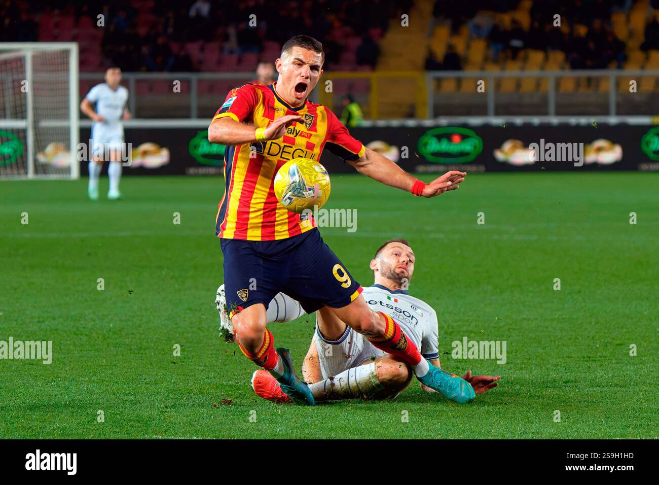 Nikola Krstovic of US Lecce in action against Stefan de Vrij of FC ...