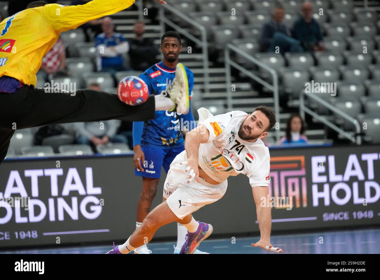 Egypt's Yasser Abdelwahed tries to score during the main round match ...