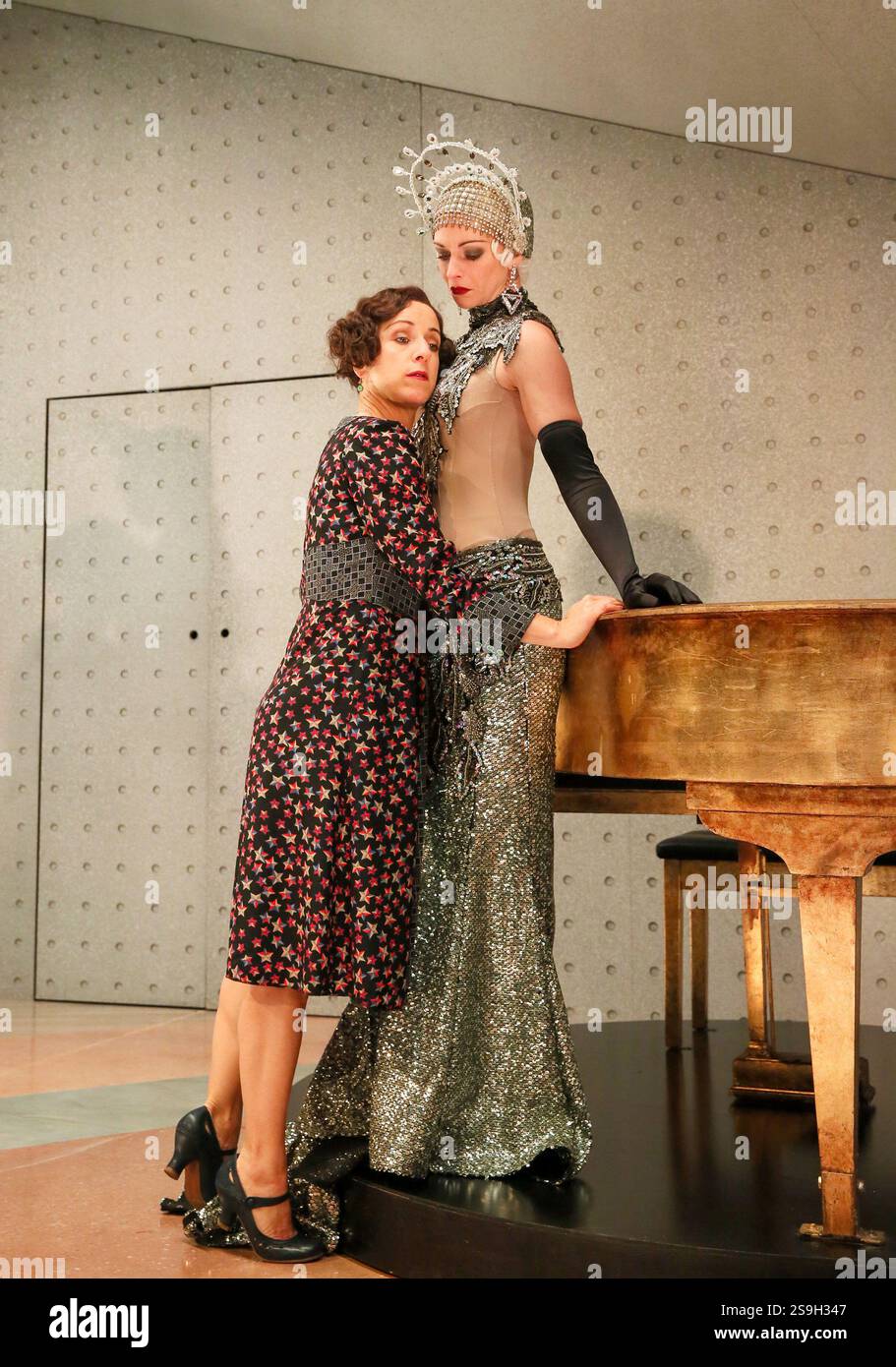 l-r: Claudie Blakley (May Daniels), Amy Griffiths (Florabel Leigh) in ...