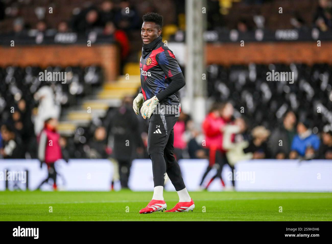 London, UK. 26th Jan, 2025. Manchester United goalkeeper Andre Onana ...