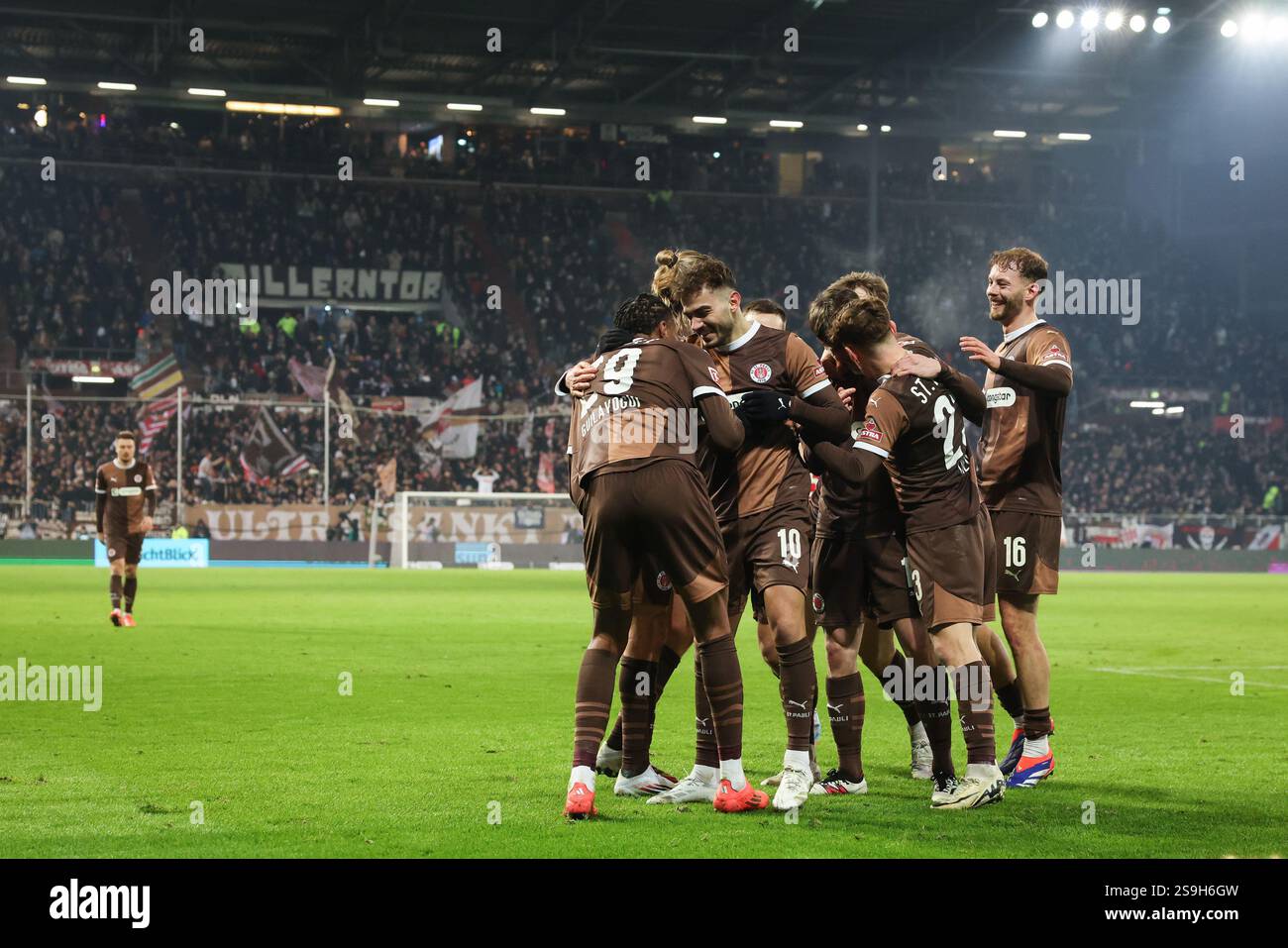 26 January 2025, Hamburg: Soccer: Bundesliga, FC St. Pauli - 1. FC ...