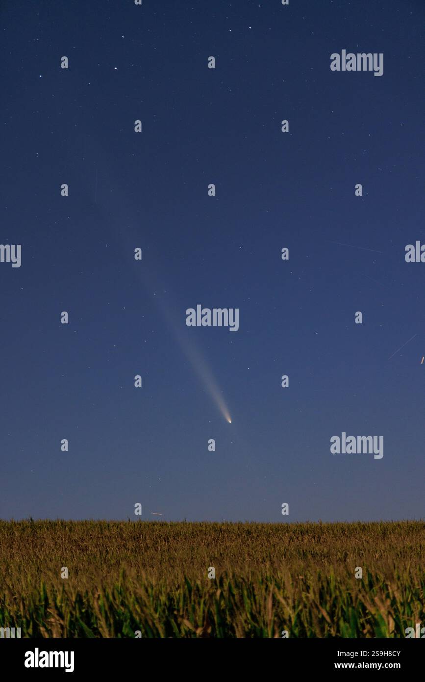 Comet tsuchinshan atlas hi-res stock photography and images - Alamy