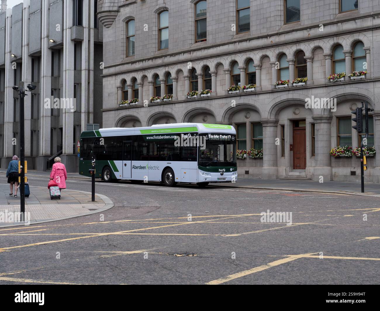 Electric bus in Aberdeen Stock Photo - Alamy