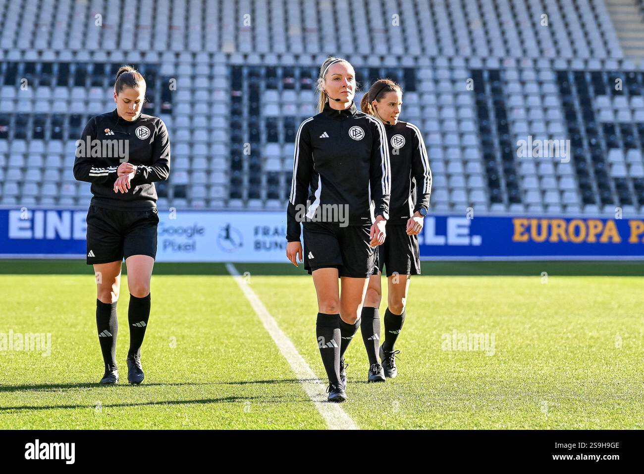 Anne Uersfeld (Schedsrichter-Assistentin), Fabienne Michel (Schiedsrichterin), Daniela ...