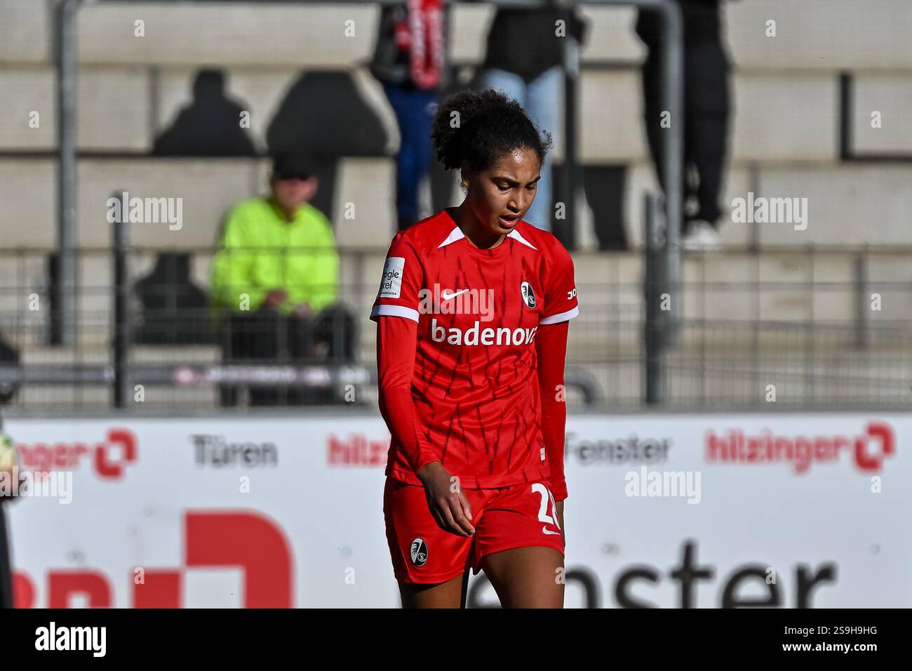 Cora Zicai (SC Freiburg Frauen, #28) GER, SC Freiburg - Bayer 04 Leverkusen, Frauen-Fussball ...