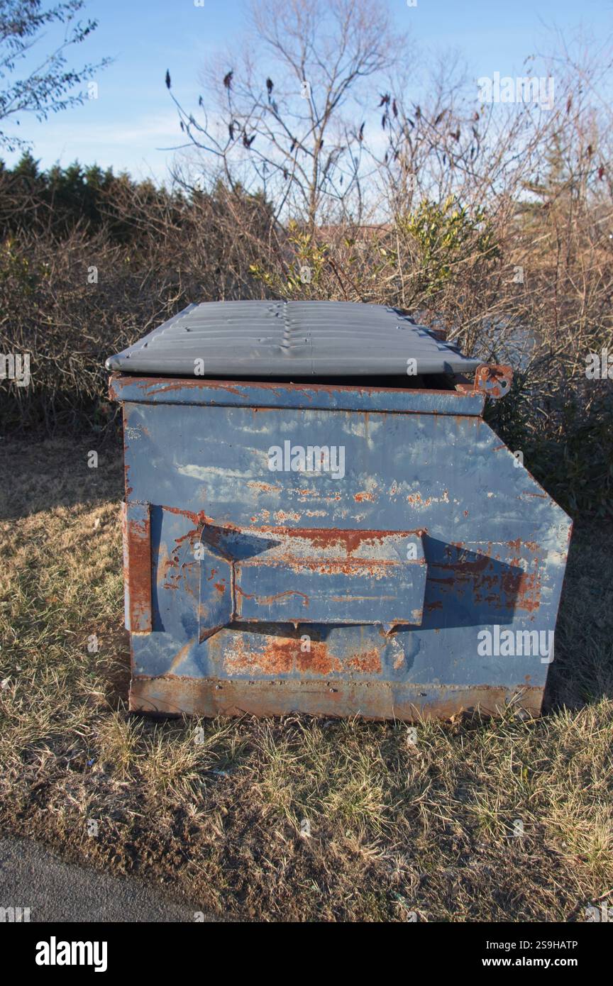 Side view of a trash dumpster in a rural area Stock Photo - Alamy