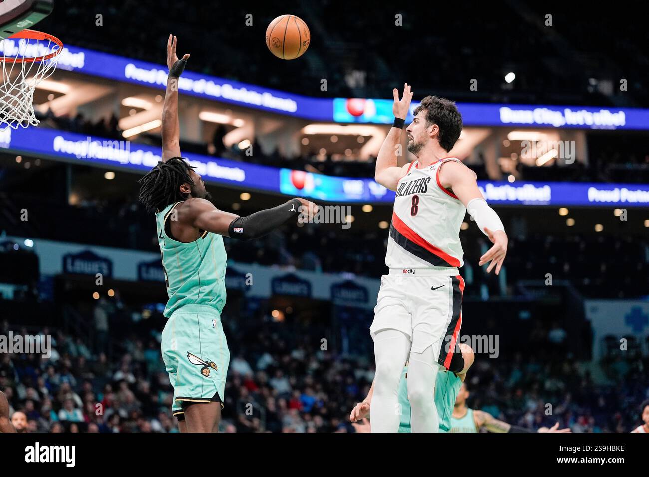 Charlotte Hornets center Mark Williams (5) blocks a shot by Portland ...