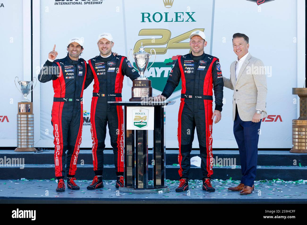 DAYTONA BEACH, FL - JANUARY 26: The #7 Porsche Penske Motorsports ...