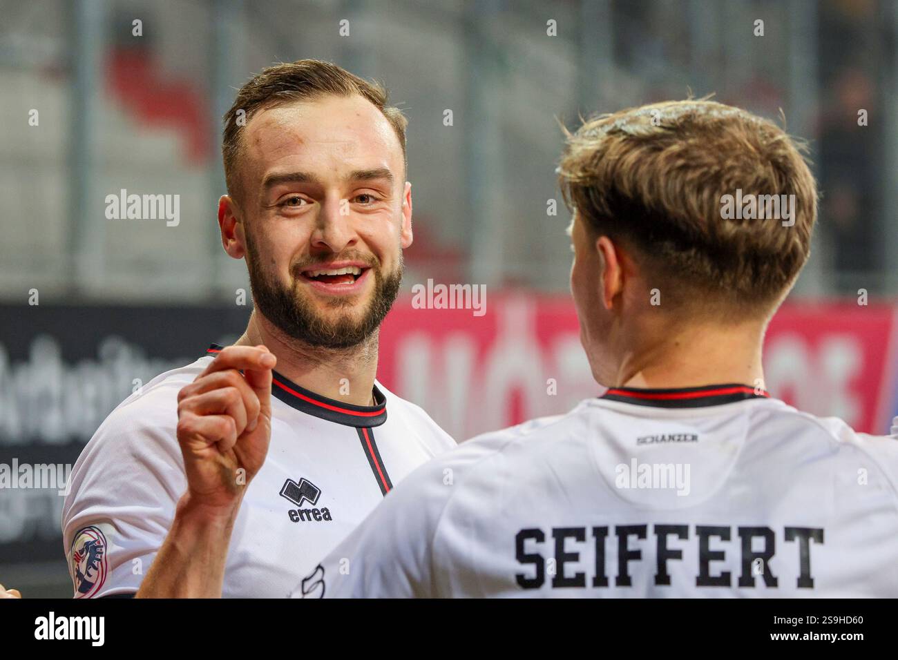 David Kopacz (FC Ingolstadt 04, Nr.29) freut sich ueber sein Torbeim ...