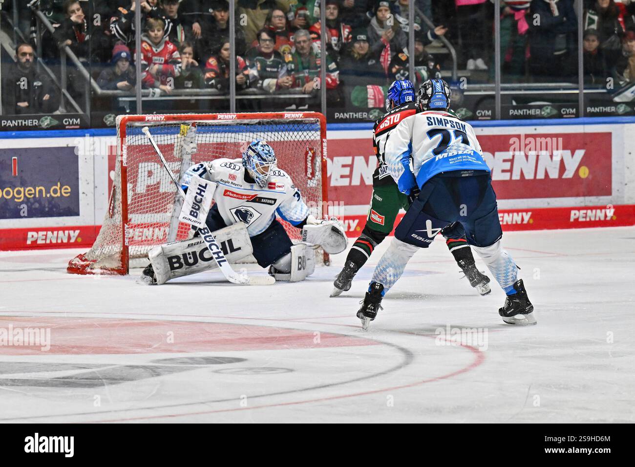 in dieser Szene trifft Luca TOSTO (Augsburger Panther #77) zum 2-4 ...