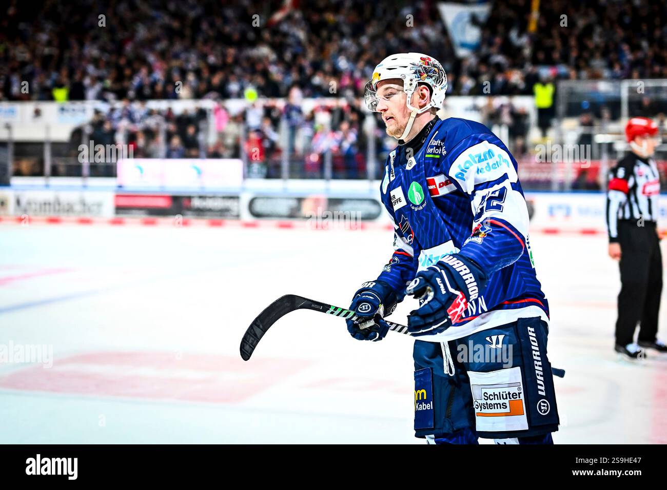 Torjubel, Jubel, Freude bei Torschütze John Broda (Iserlohn Roosters ...