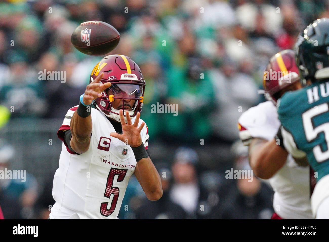 Washington Commanders quarterback Jayden Daniels (5) throws a pass ...