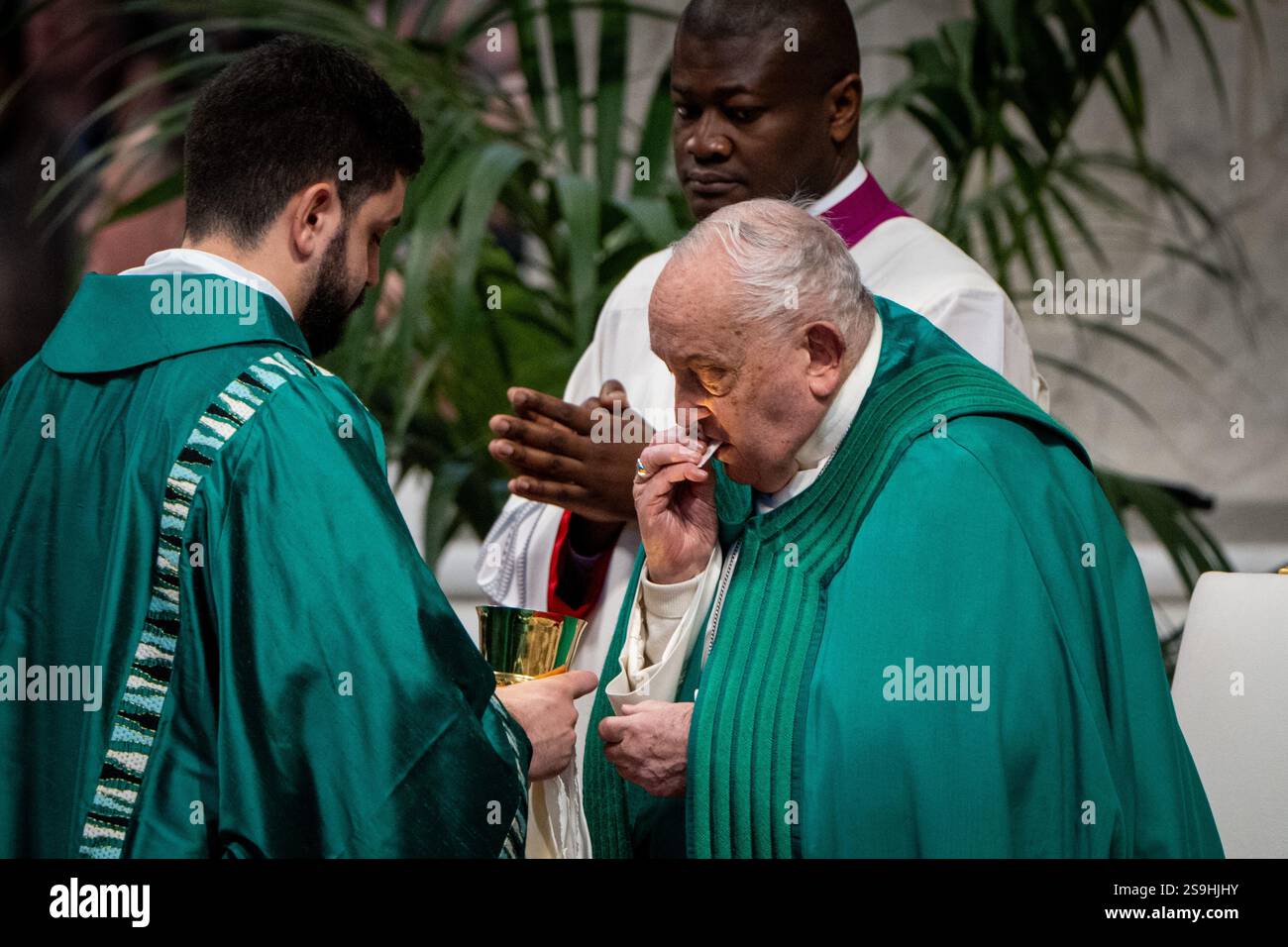 Vatican City, Vatican. 26th Jan, 2025. Pope Francis receives communion ...