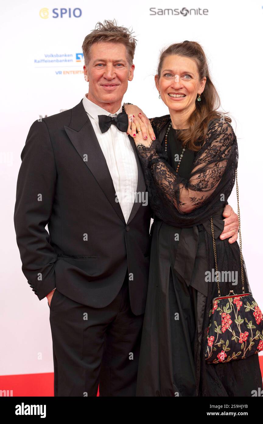 Tobias Moretti mit Ehefrau Julia Moretti beim 49. Deutschen Filmball ...