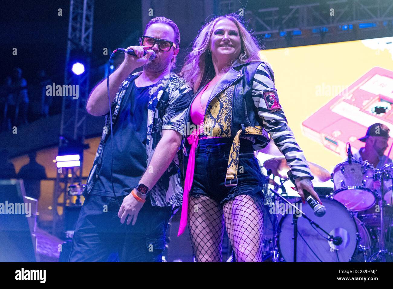 Keith Whallen, left, and Heidi Shepherd of The Stowaways perform on ...