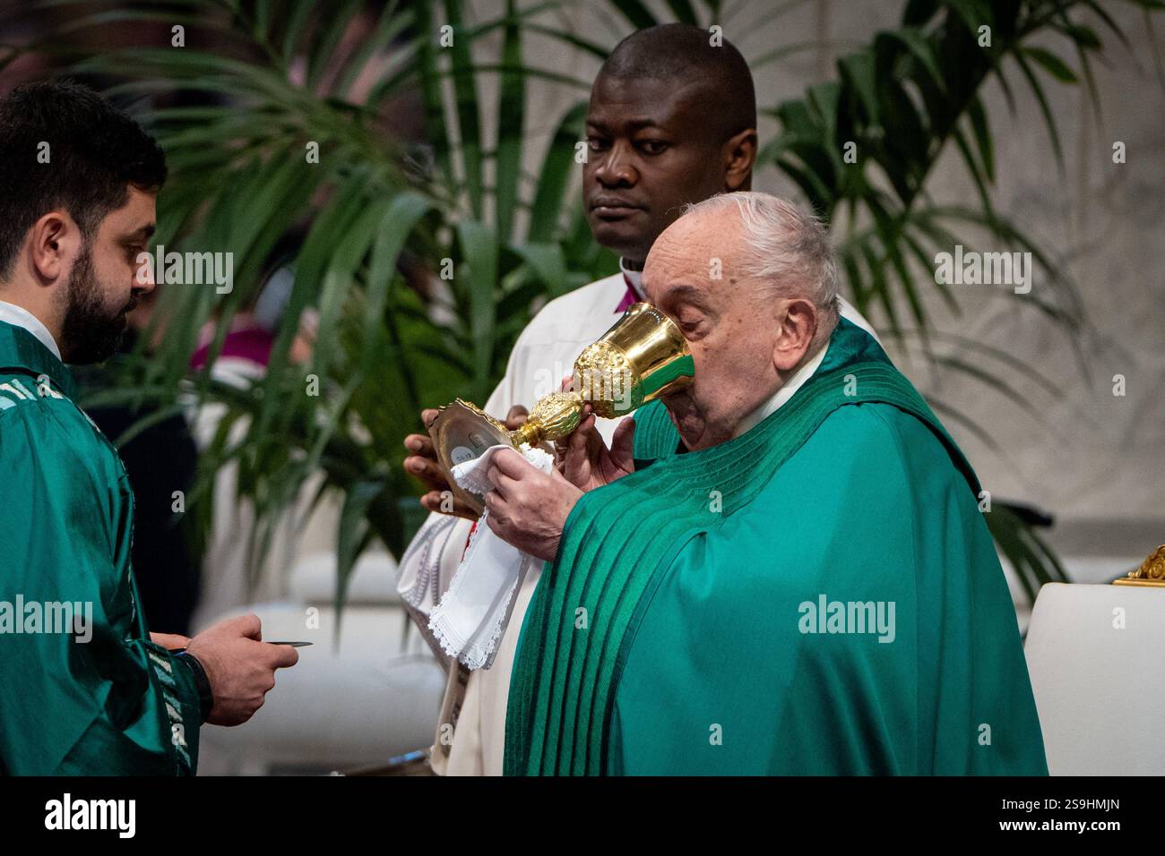 Pope Francis receives communion during the Mass on the Sunday of the ...