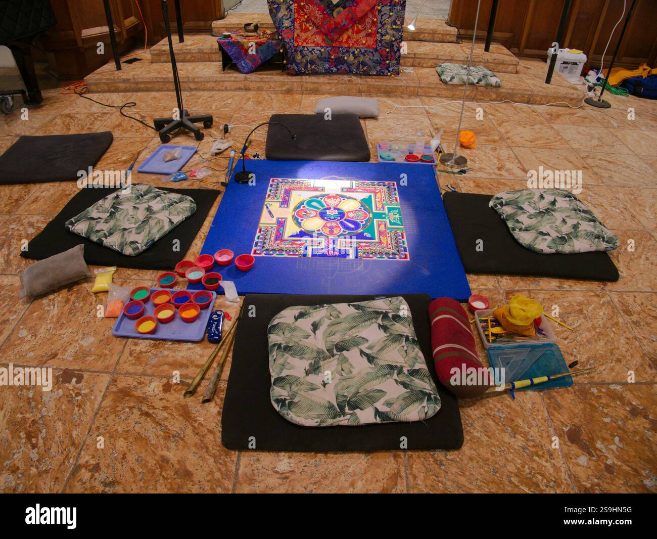 ST PAUL'S EPISCOPAL CHURCH inside view Sacred Art of Sand Mandala ...