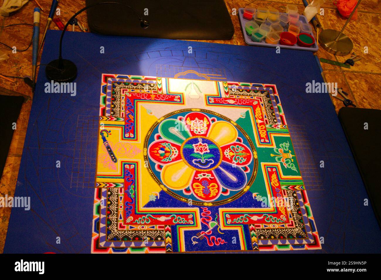 ST PAUL'S EPISCOPAL CHURCH inside view Sacred Art of Sand Mandala ...