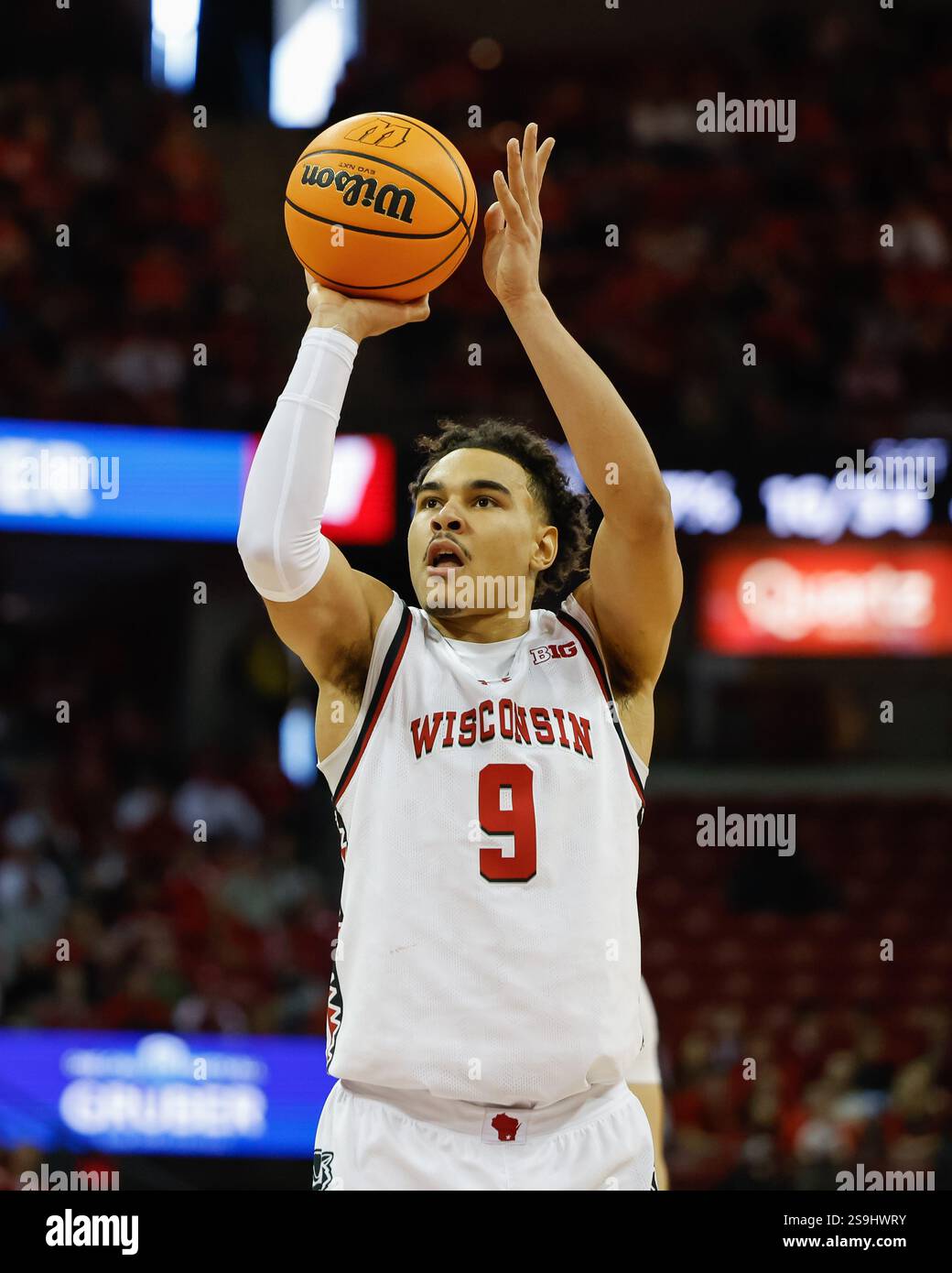 January 26, 2025: Wisconsin Badgers guard John Tonje (9) takes a free ...