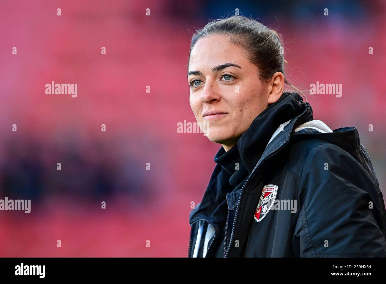 Trainerin Sabrina Wittmann (FC Ingolstadt) Einzelbild, Aktion, Action ...