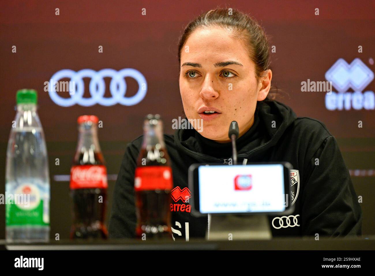 Trainerin Sabrina Wittmann (FC Ingolstadt) auf der PK, Pressekonferenz ...