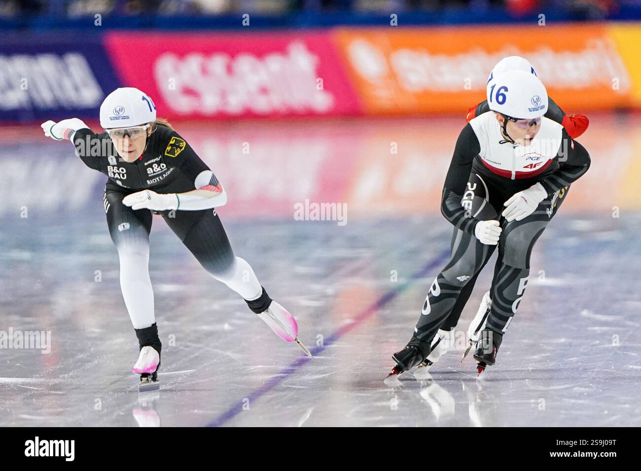 CALGARY, CANADA - JANUARY 26: Natalia Jabrzyk of Poland competing ...