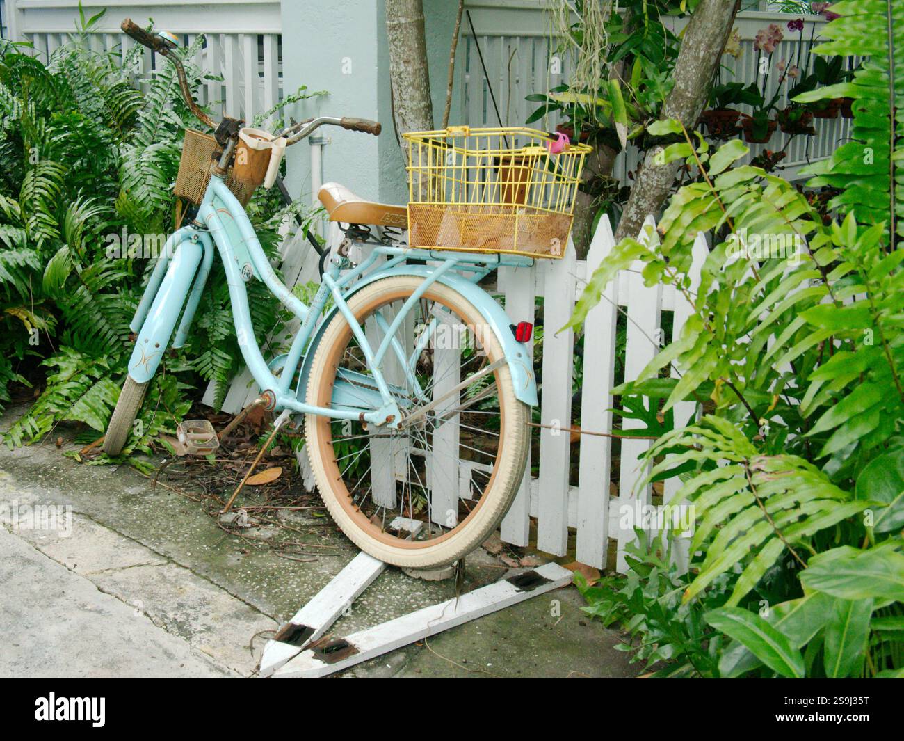 Beach house porch hi-res stock photography and images - Alamy