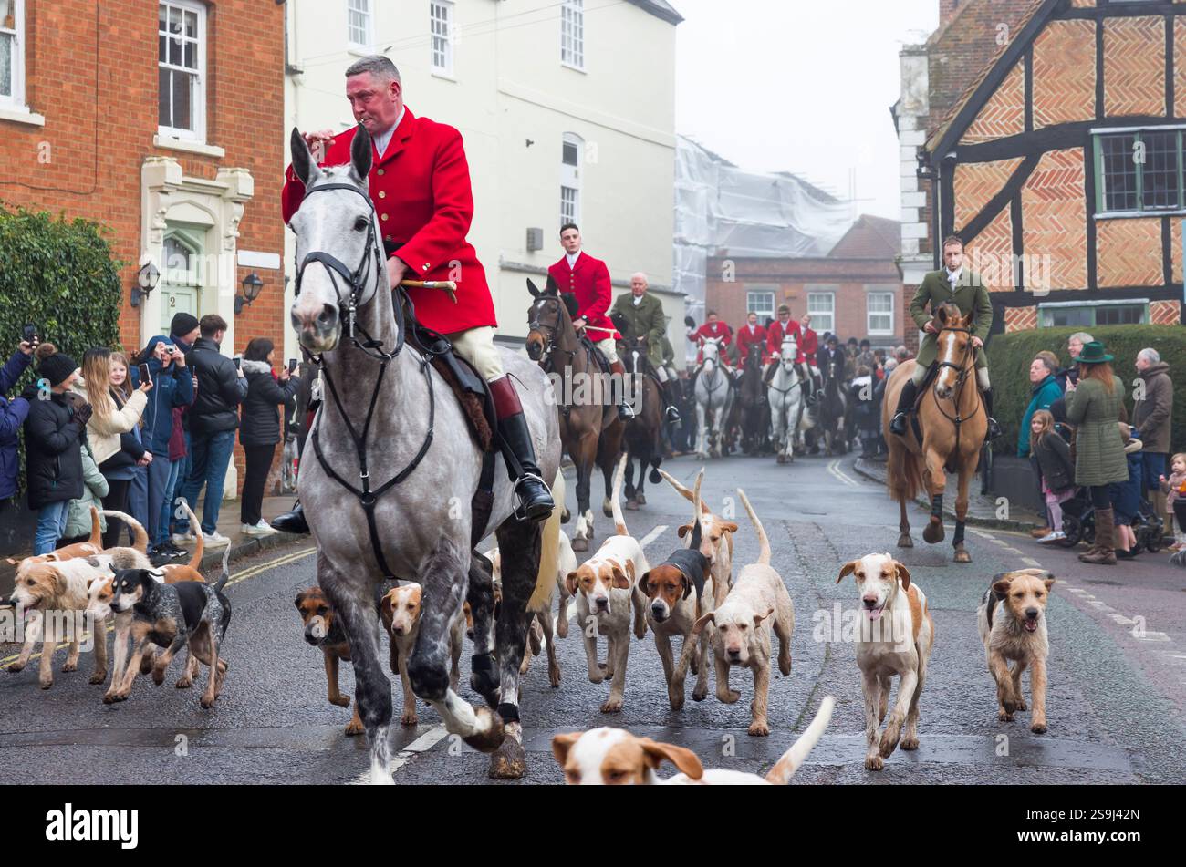 Fox hunt chase hi-res stock photography and images - Alamy