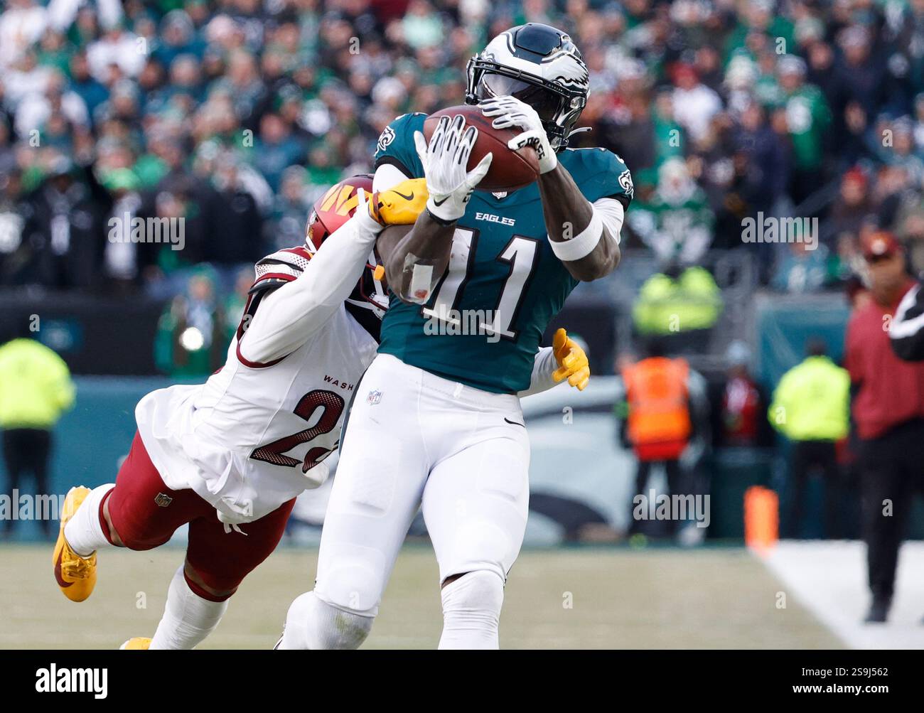 Action football nfc championship hi-res stock photography and images ...