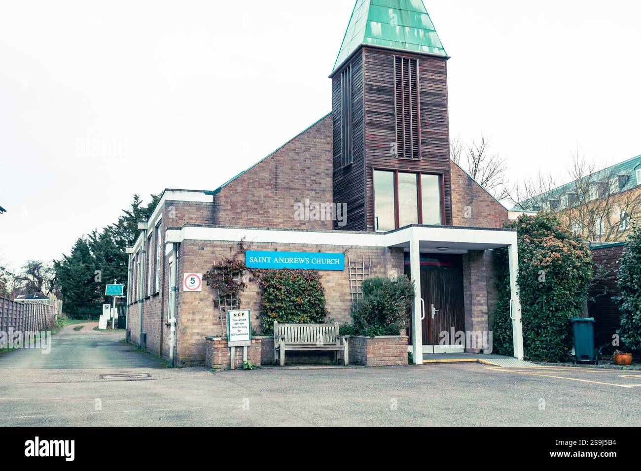 Exterior view of Saint Andrews Church, Wickford, Essex, Britain Stock ...