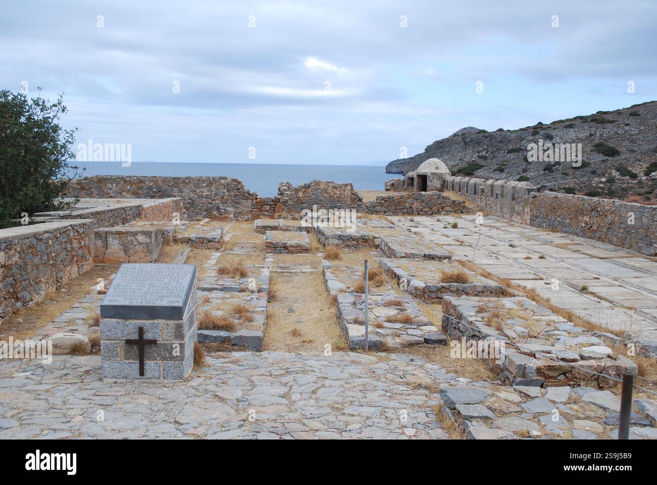 Crete cemetery hi-res stock photography and images - Alamy