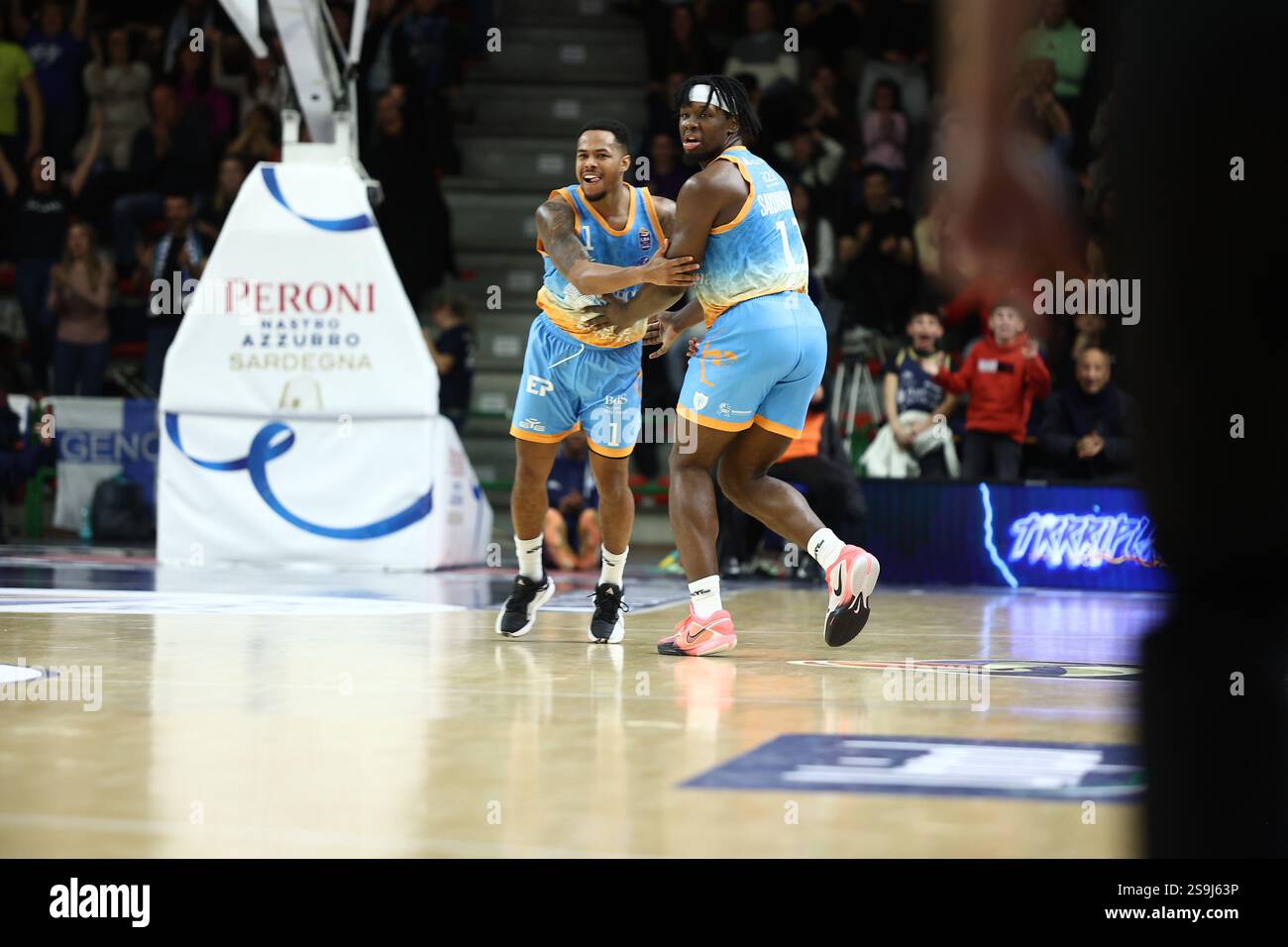 Justin Bibbins (Banco di Sardegna Sassari) and Brian Fobbs(Banco di ...