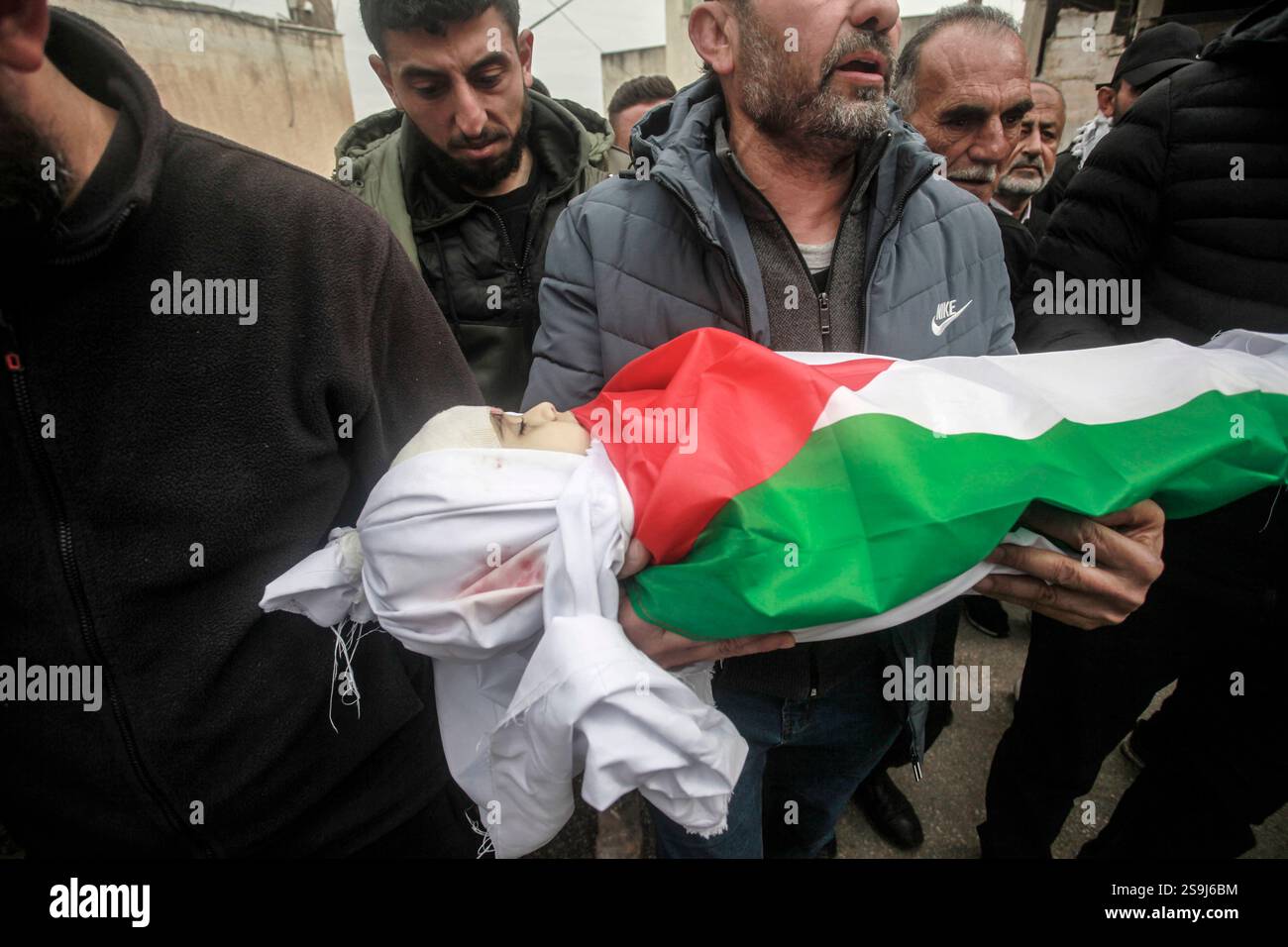 (EDITORS NOTE: Image depicts death)Palestinians and relatives of the ...