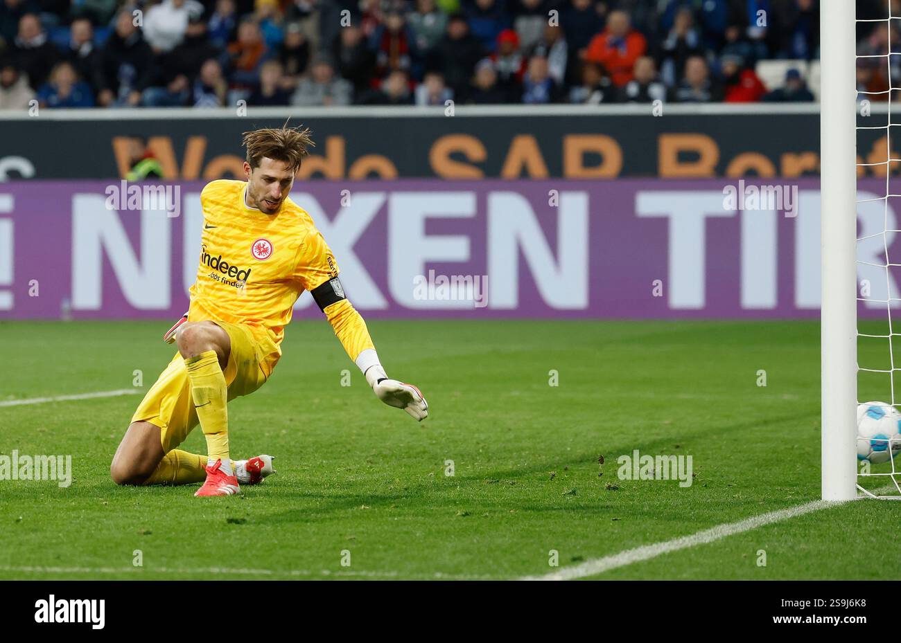 v.l.: Adam Hlozek (TSG Hoffenheim, 23) nicht im Bild Goal scored, erzielt das Tor zum 2:2 ...