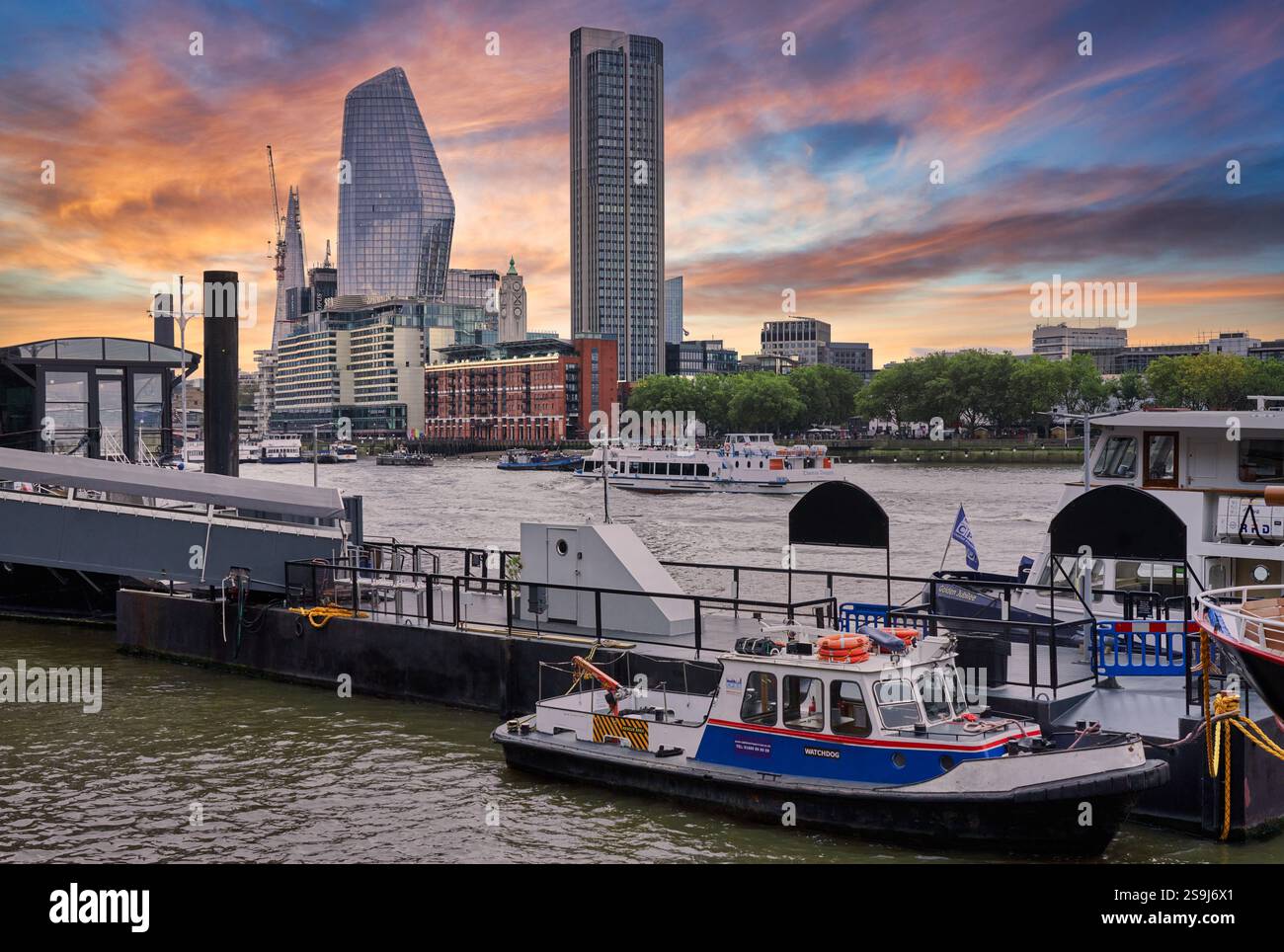 Bankside building, South Bank building, Blackfriars, Temple, Thames ...