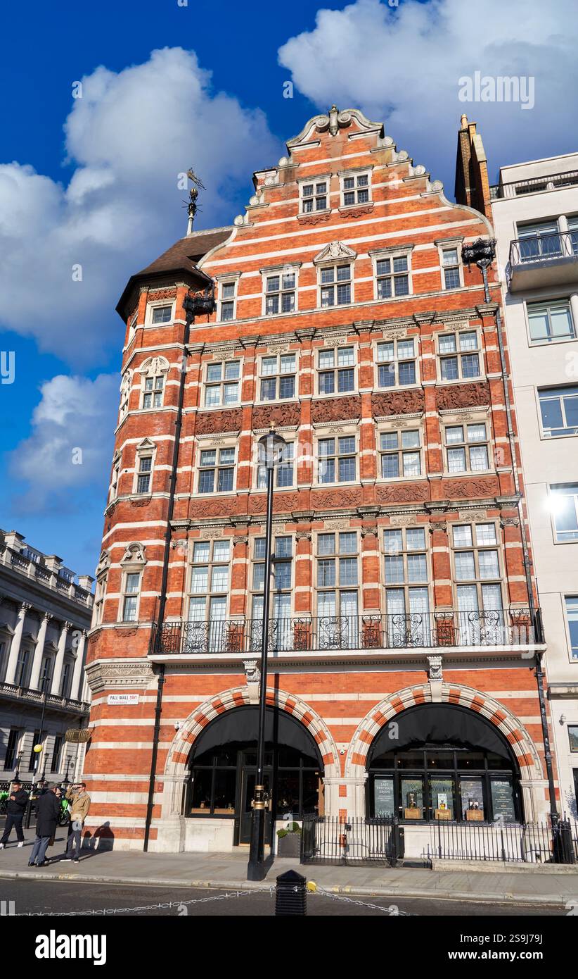 Corner of Pall Mall & St James's Street, London, England, UK Stock ...