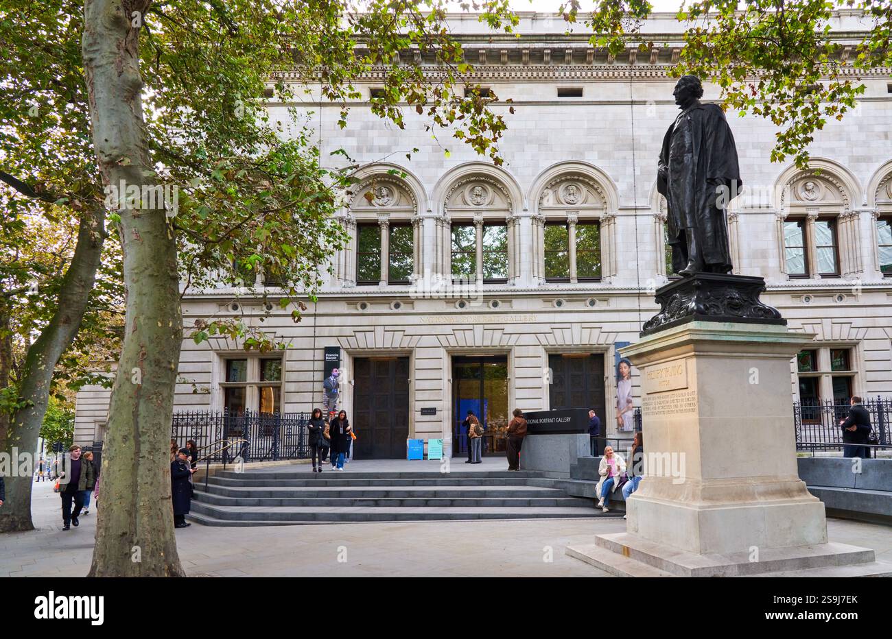 Sir Henry Irving Statue, National Portrait Gallery, Charing Cross Rd ...
