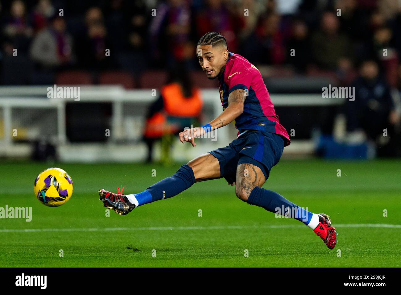 Raphina (FC Barcelona) kick the ball for scoring during La Liga ...