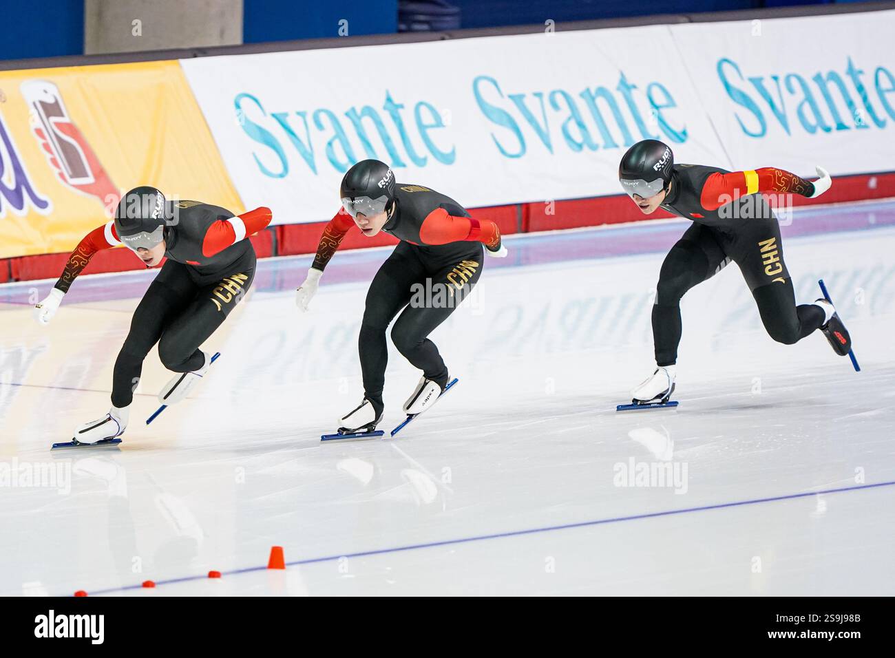 CALGARY, CANADA - JANUARY 26: Ziwen Lian of China, Haonan Du of China ...